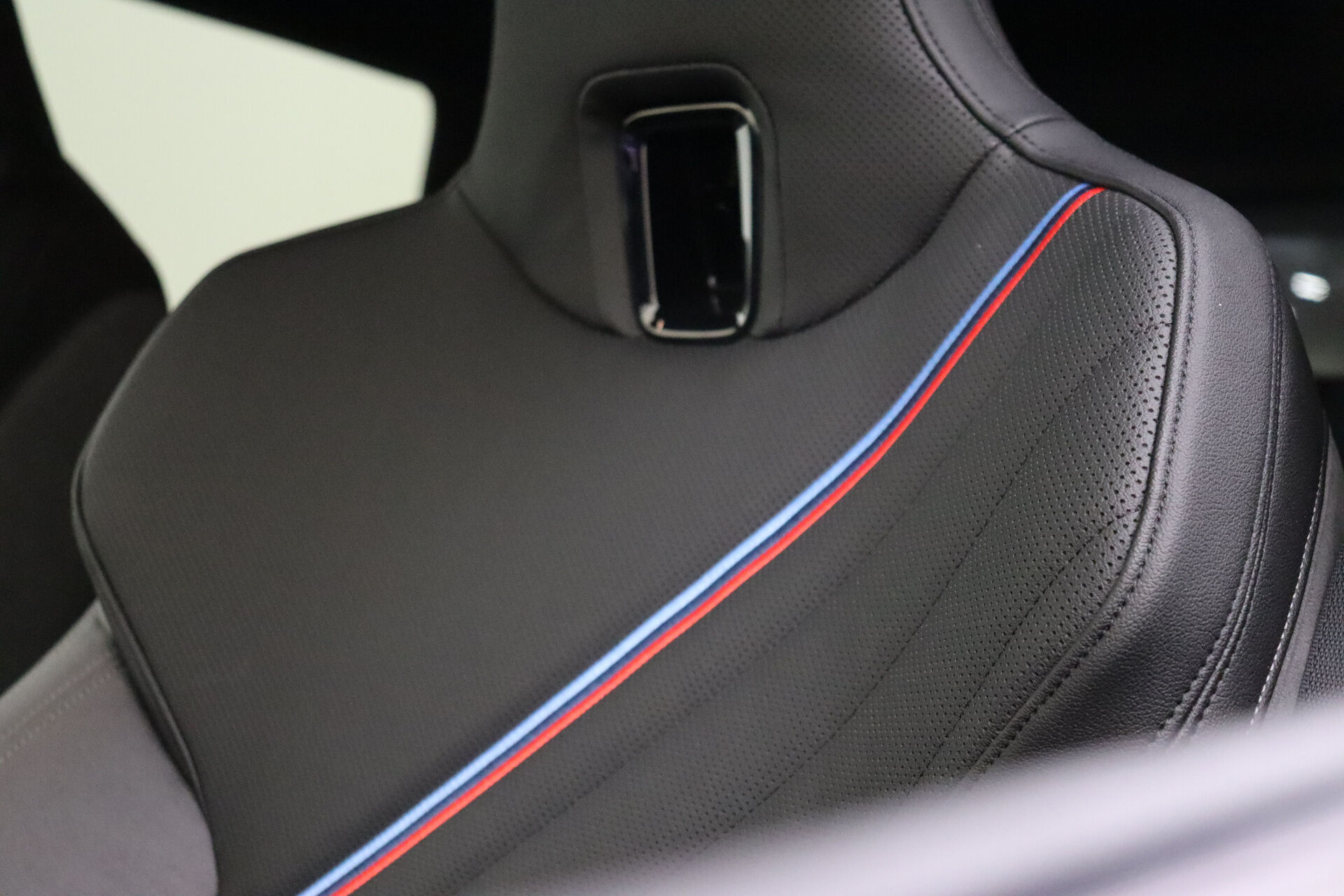 BMW iX xDrive45 M Sport / Soft-Close / Stoelventilatie / Adaptief ...