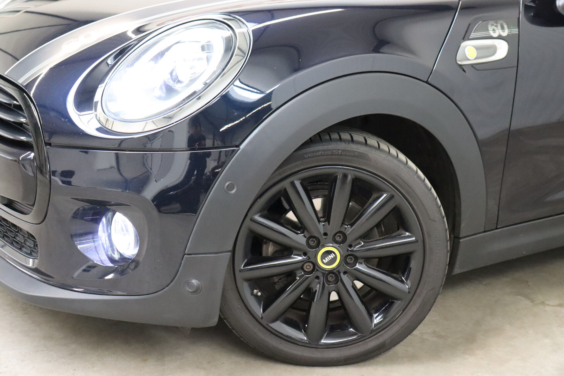 MINI Hatchback Cooper 60 Years Edition Automaat 3 deurs / Panoramadak ...