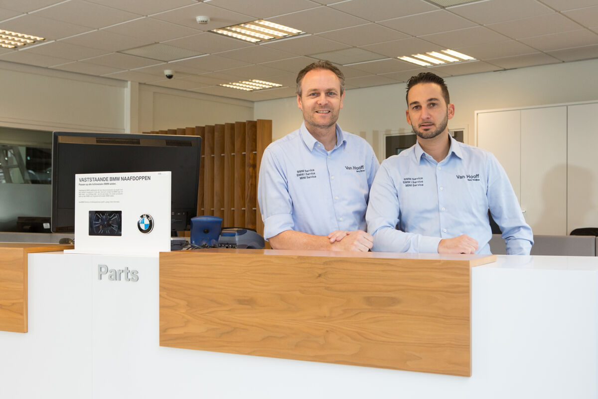 Van Hooff BMW | Ons Team & Contact