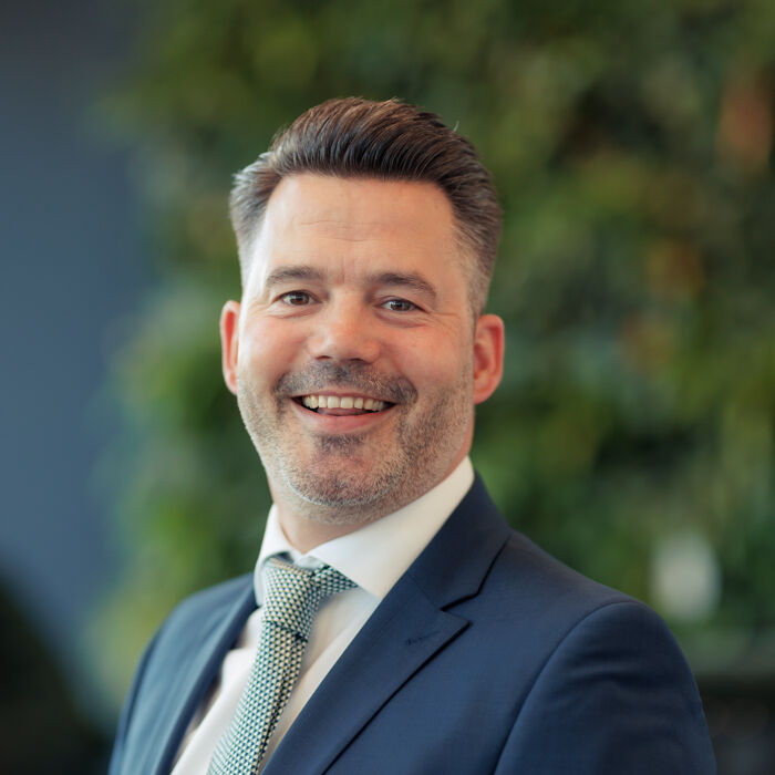 Van Hooff BMW | Ons Team & Contact