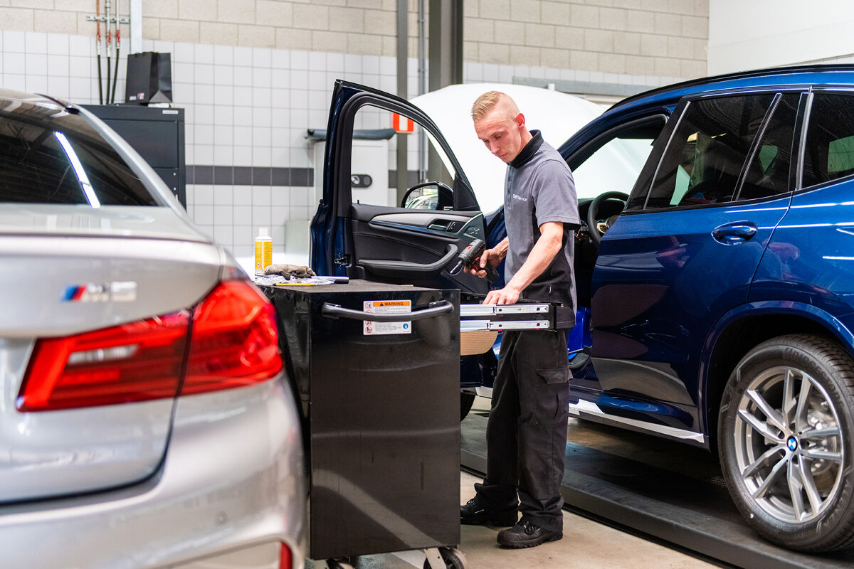 Van Laarhoven BMW | Ons Team & Contact